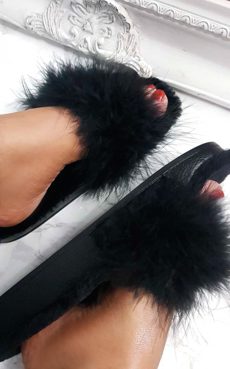Black Kalisa Faux Fur Feather Sliders | ikrush